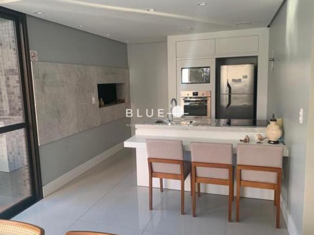Apartamento de 2 dormitórios mobiliado decorado e a poucos metros das quatro pra