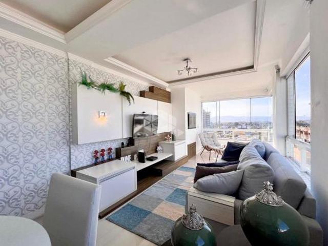 Apartamento de 2 dormitórios mobiliado e decorado com box/vaga de garagem na Av. Ubirajada no Bairro