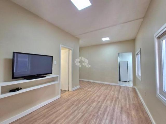 Apartamento de 2 dormitórios, no bairo Floresta, em Porto Alegre