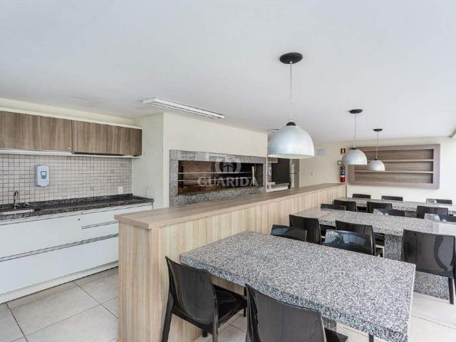 Apartamento de 2 dormitórios no bairro Azenha, com VAGA COBERTA/CHURRASQUEIRA INTERNA COD: 18842
