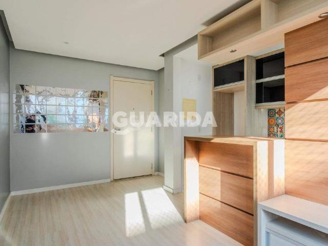 Apartamento de 2 dormitórios, no bairro Cavalhada. COD: 20111