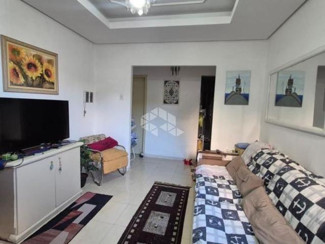 Apartamento de 2 dormitórios, no bairro Floresta, em Porto Alegre