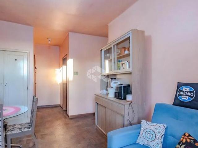 Apartamento de 2 dormitórios, no bairro Floresta, em Porto Alegre