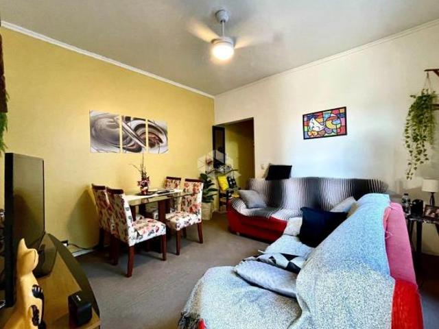 Apartamento de 2 dormitórios, no bairro Floresta, em Porto Alegre