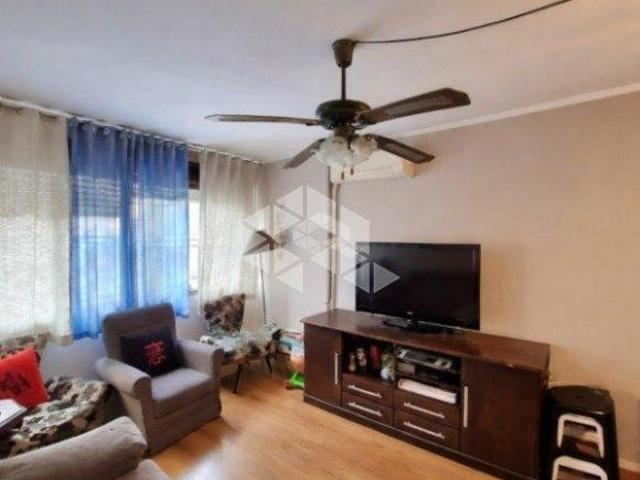Apartamento de 2 dormitórios, no bairro Floresta, em Porto Alegre