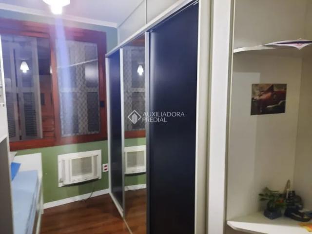 Apartamento de 2 dormitórios no bairro Menino Deus