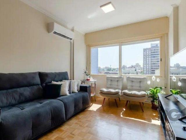 Apartamento de 2 dormitórios no bairro Menino Deus