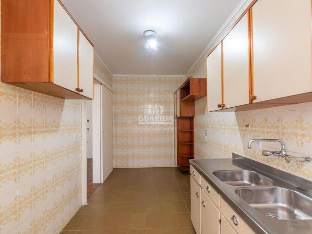 Apartamento de 2 dormitórios no bairro Petrópolis com VAGA COBERTA COD: 5562