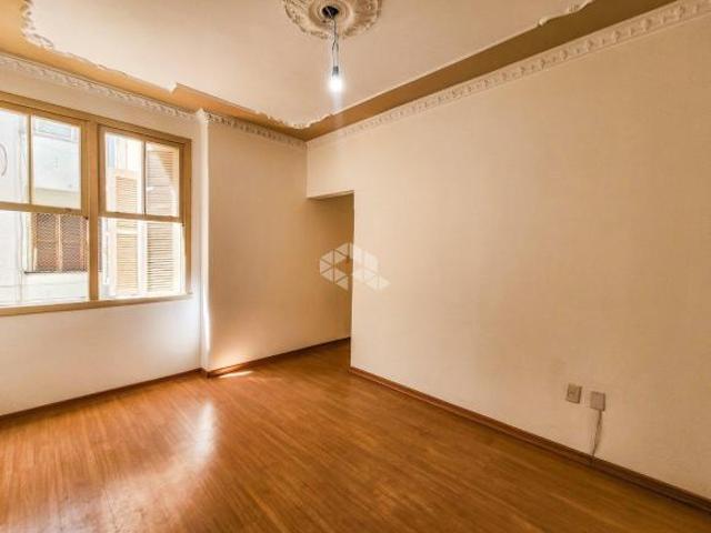 Apartamento de 2 dormitórios, no bairro São Geraldo, em Porto Alegre
