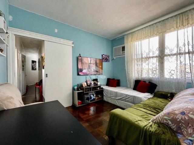 Apartamento de 2 dormitórios, no bairro São Geraldo, em Porto Alegre