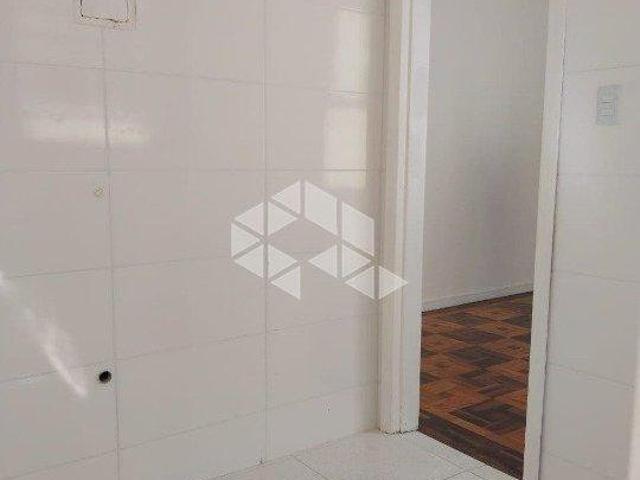 Apartamento de 2 dormitórios, no bairro São João, em Porto Alegre