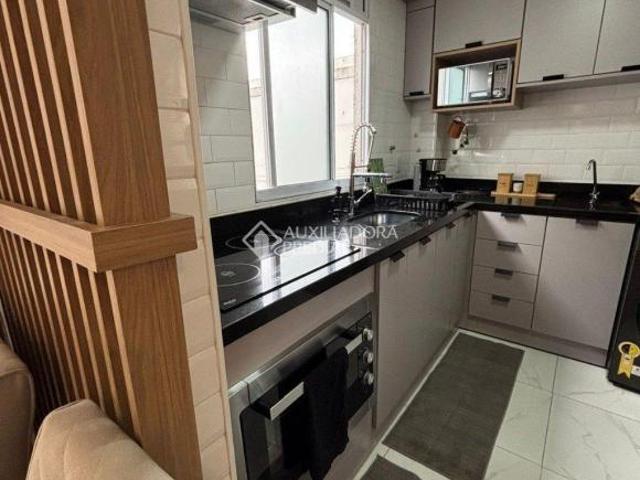 Apartamento de 2 dormitórios no bairro Santos Dumont