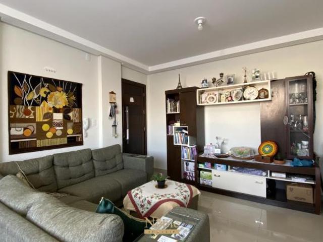 Apartamento de 2 dormitórios no centro de Torres