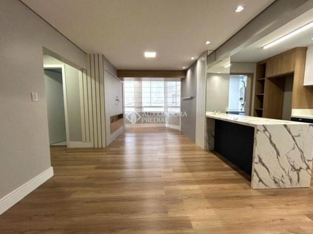 Apartamento de 2 dormitórios no centro de Novo Hamburgo, todo reformado