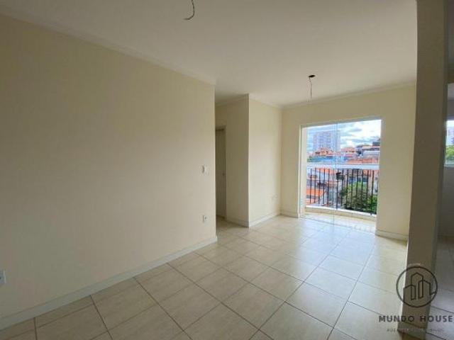 Apartamento de 2 Dormitórios à Venda no Condomínio Biarritz