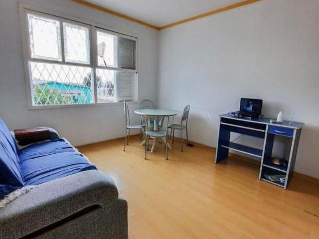 Apartamento de 2 dormitórios á venda no bairro Cristal em Porto Alegre