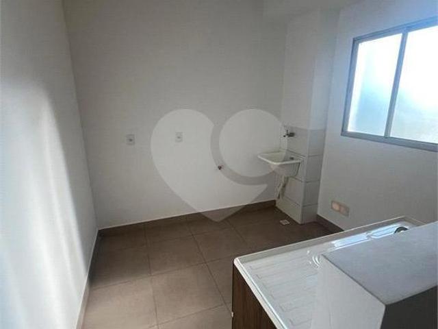 Apartamento de 2 dormitórios à venda no Residencial Monte Serrat em Salto/SP
