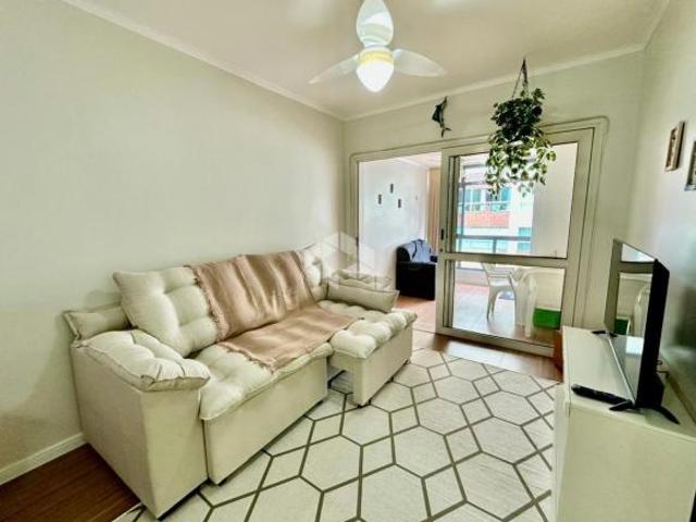 Apartamento de 2 dormitórios c/ sacada de frente com churrasqueira, mobiliado e com box/vaga de gara