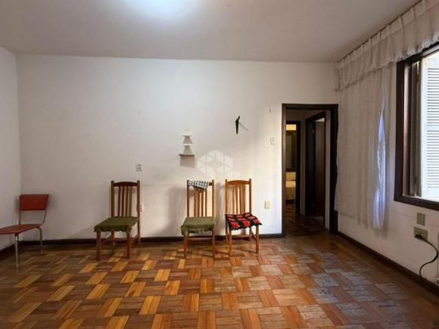 Apartamento de 2 dormitórios com 74m² no Centro Histórico de Porto Alegre