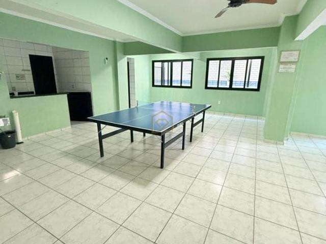 Apartamento de 2 dormitórios com 81m2 no canto do forte a 400m da praia