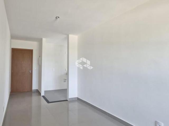 Apartamento de 2 Dormitorios com 1 vaga de garagem, no Bairro Humaita, em Porto Alegre