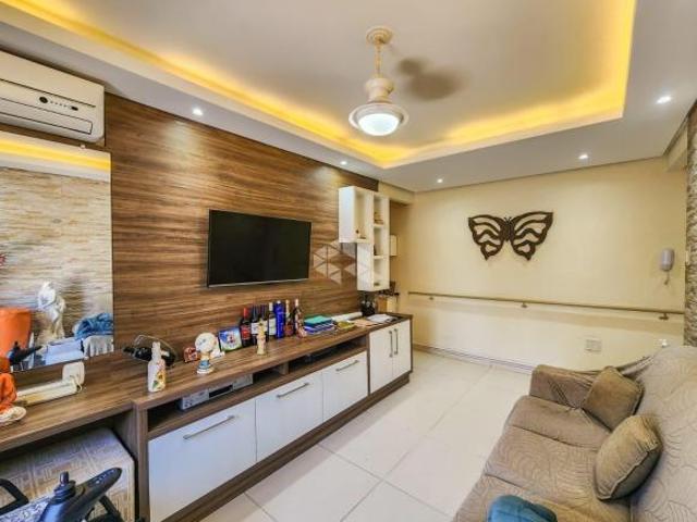Apartamento de 2 dormitórios com 1 vaga de garagem, no bairro Humaitá, em Porto Alegre