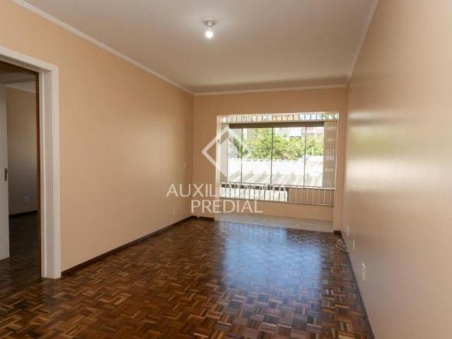 Apartamento de 2 dormitórios com 1 vaga de garagem no bairro Petrópolis
