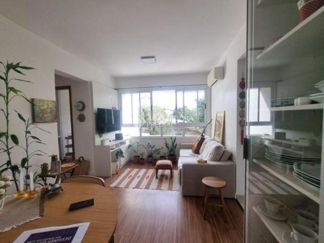 Apartamento de 2 dormitórios com 1 vaga escriturada no bairro Tristeza