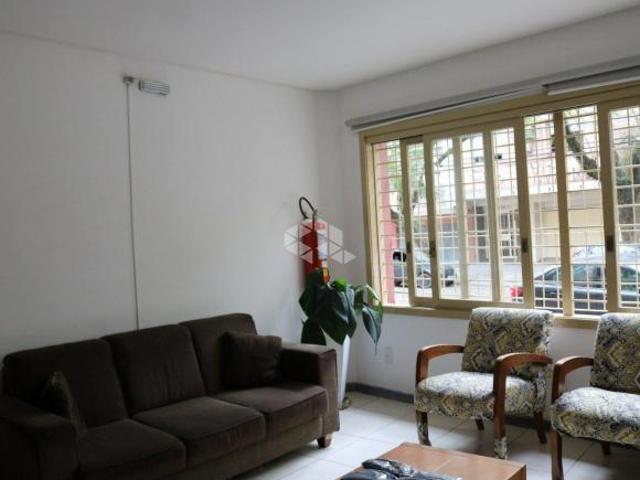 Apartamento de 2 dormitórios com 2 banheiros na Rua da República