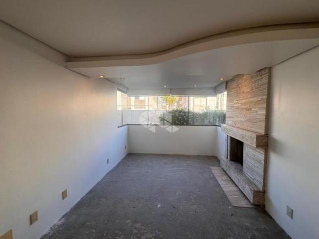 Apartamento de 2 dormitórios com vaga no Petrópolis