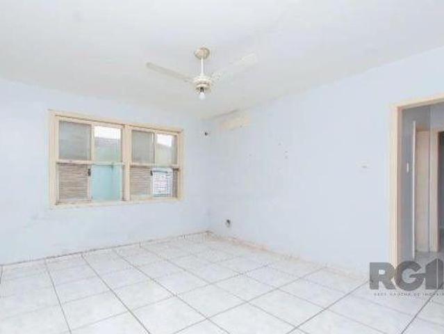 Apartamento de 2 dormitórios com vaga coberta