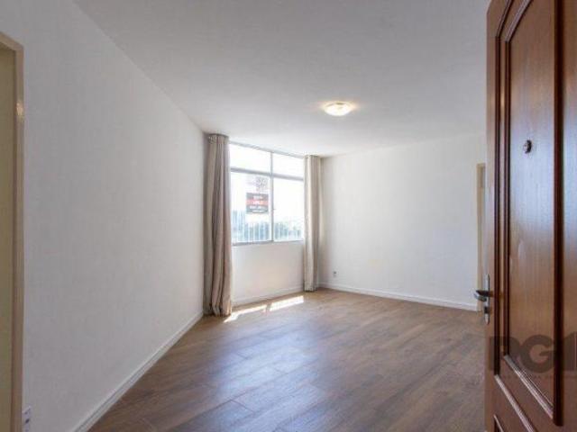 Apartamento de 2 Dormitórios com Vaga Coberta no Conjunto Residencial Santos Dumont