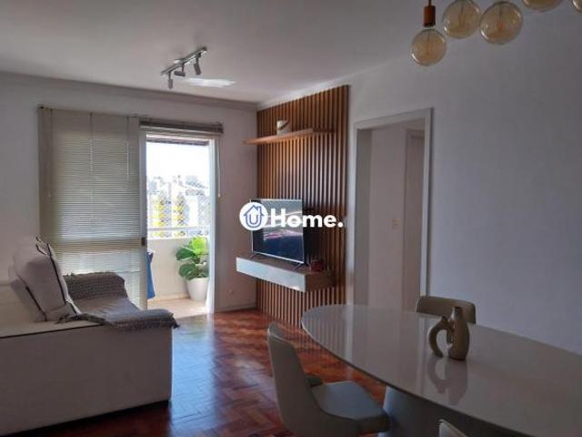 Apartamento de 2 dormitórios com vaga de garagem e sacada no Bairro Santana