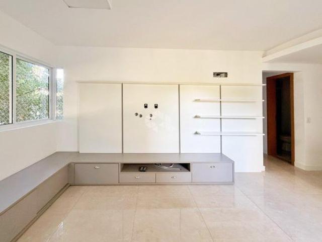 Apartamento de 2 dormitórios com vaga de garagem no bairro Tristeza