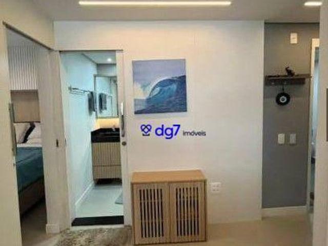 Apartamento de 2 dormitórios com varanda envidraçada!