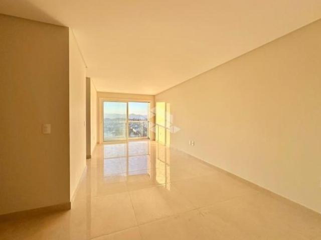 Apartamento de 2 dormitórios com vista definida e liberada para serra e box/vaga de garagem no Centr