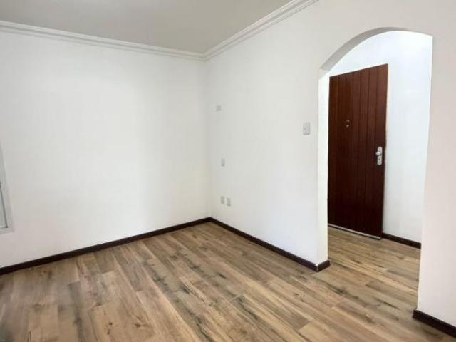Apartamento de 2 dormitórios com vista para o Marinha no bairro Menino Deus em Porto Alegre/RS