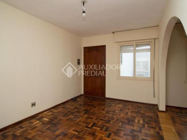 Apartamento de 2 dormitórios, com área de serviço no bairro Humaitá