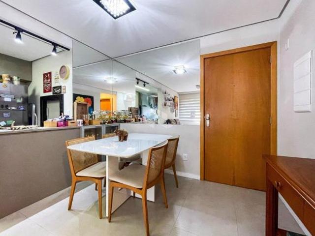 Apartamento de 2 dormitórios, com churrasqueira, sendo 1 suíte no bairro Camaquã em Porto Alegre