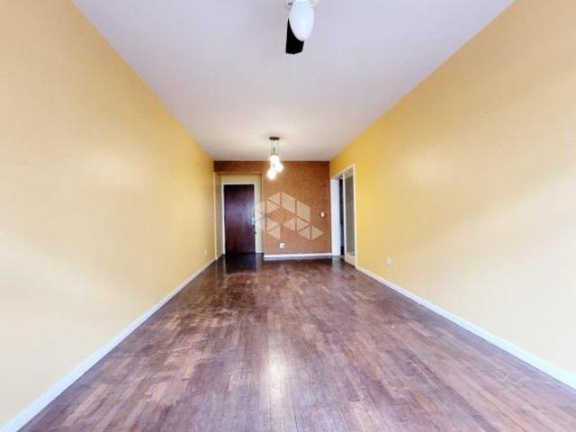 Apartamento de 2 dormitórios com dependência de empregada e garagem coberta na Lucas de Oliveira