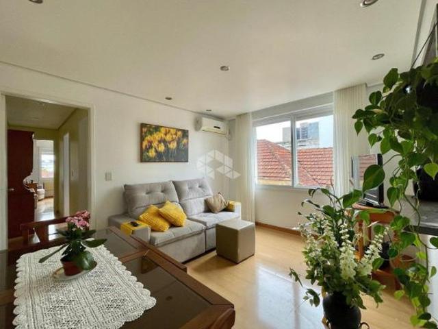 Apartamento de 2 dormitórios com elevador e garagem no Menino Deus próximo do Shopping Praia de Bela