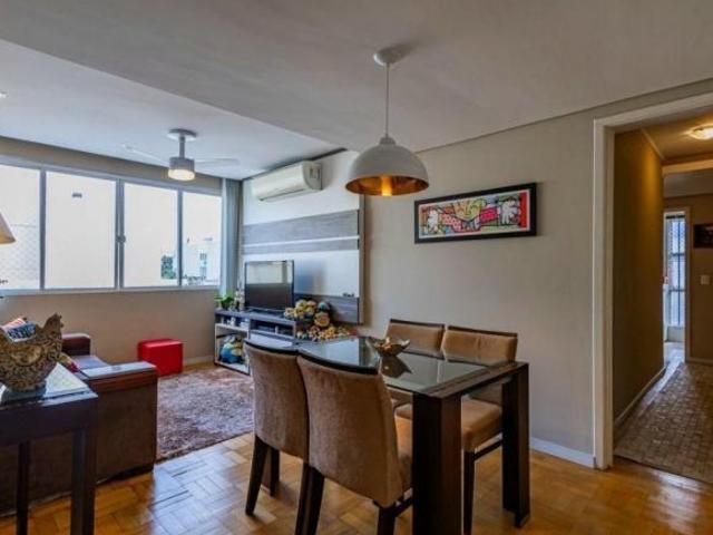 Apartamento de 2 dormitórios com elevador e garagem no Petrópolis