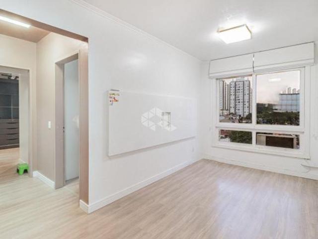 Apartamento de 2 dormitórios, com garagem, à venda no bairro Boa Vista em Porto Alegre/ RS