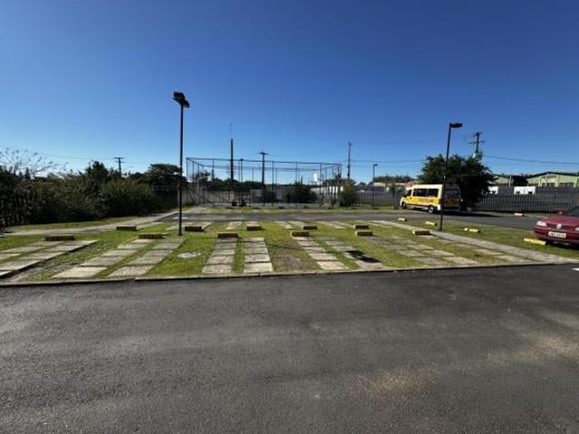 Apartamento de 2 dormitórios com garagem desocupado