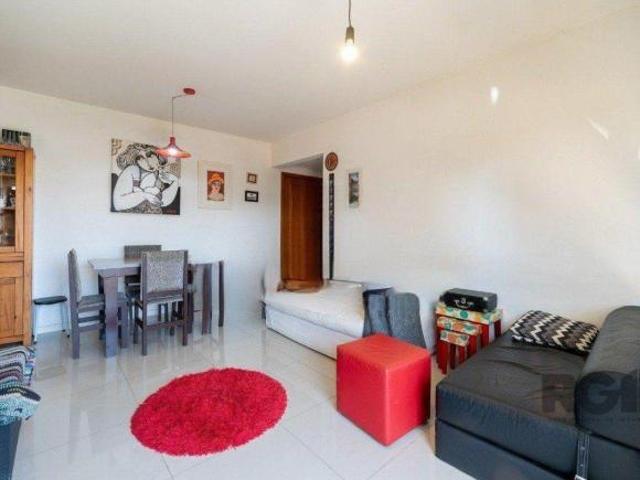 Apartamento de 2 dormitórios, com lareira e churrasqueira no bairro Petrópolis