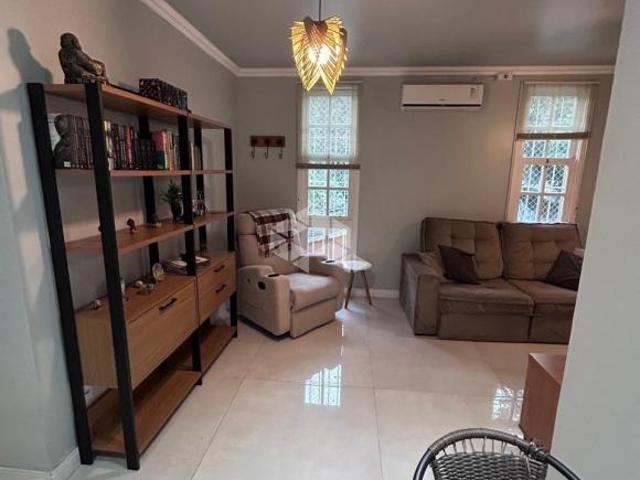 Apartamento de 2 dormitórios com lareira e churrasqueira no Mont Serrat