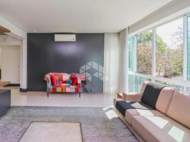 Apartamento de 2 dormitórios, com opção de 3 dormitórios 2 suites com 104m2 mobiliado no Menino De