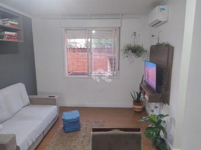 Apartamento de 2 Dormitórios com Orientação Norte em Frente à Praça Darcy Azambuja