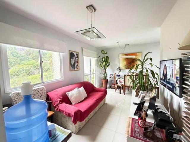 Apartamento de 2 dormitórios com ótima iluminação e ambientes bem distribuídos