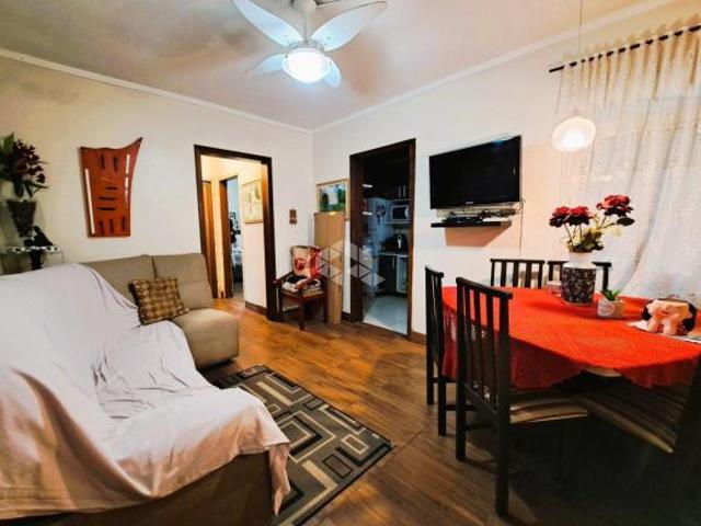 Apartamento de 2 dormitórios com pátio no Bairro Menino Deus a 600 metros do Zaf